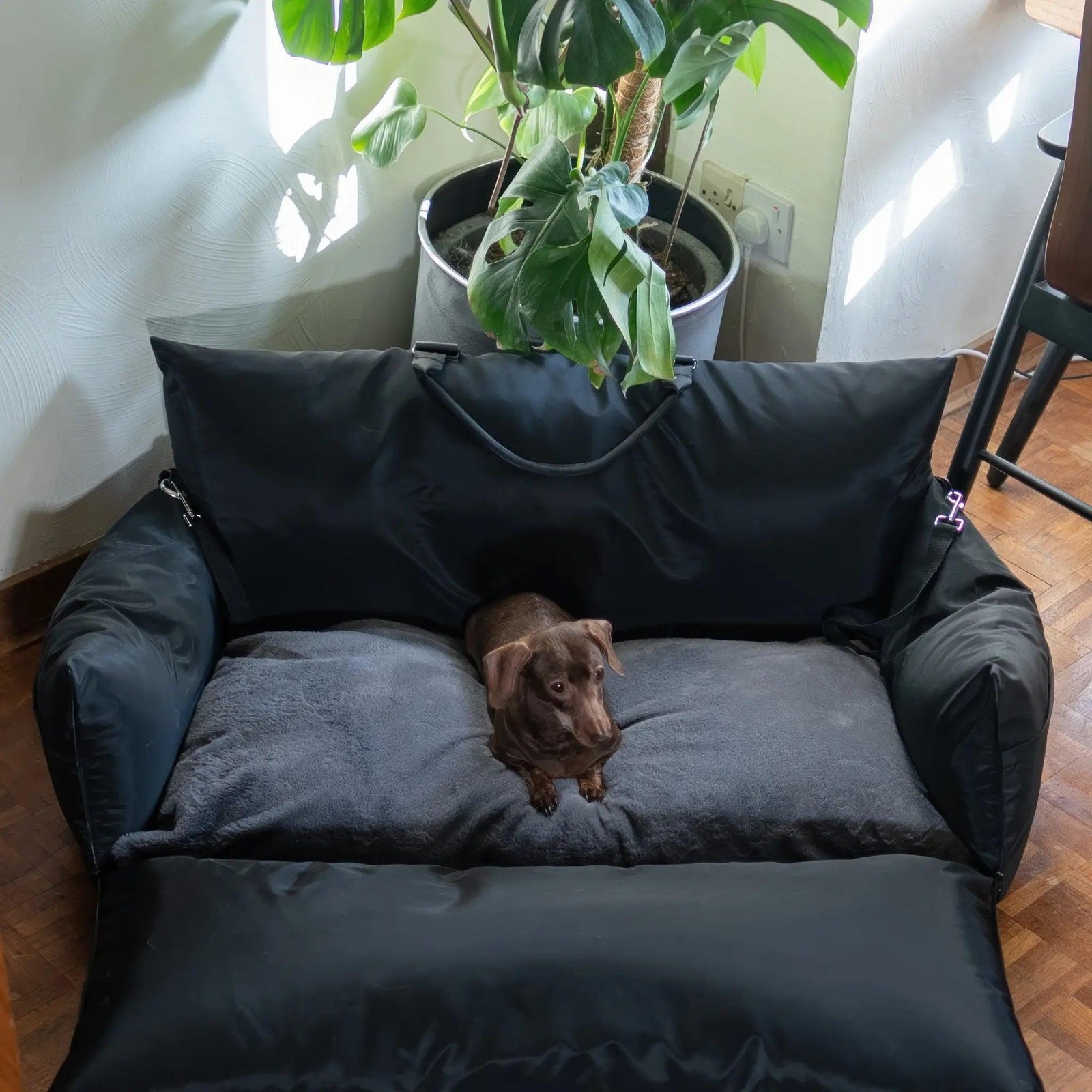 Travel Dog Pod For Large Breeds | ISOFIX Dog Car Seat & Travel Bed ...